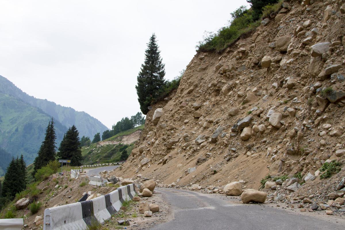 Earth landslides: causes, consequences and how to prevent them ...